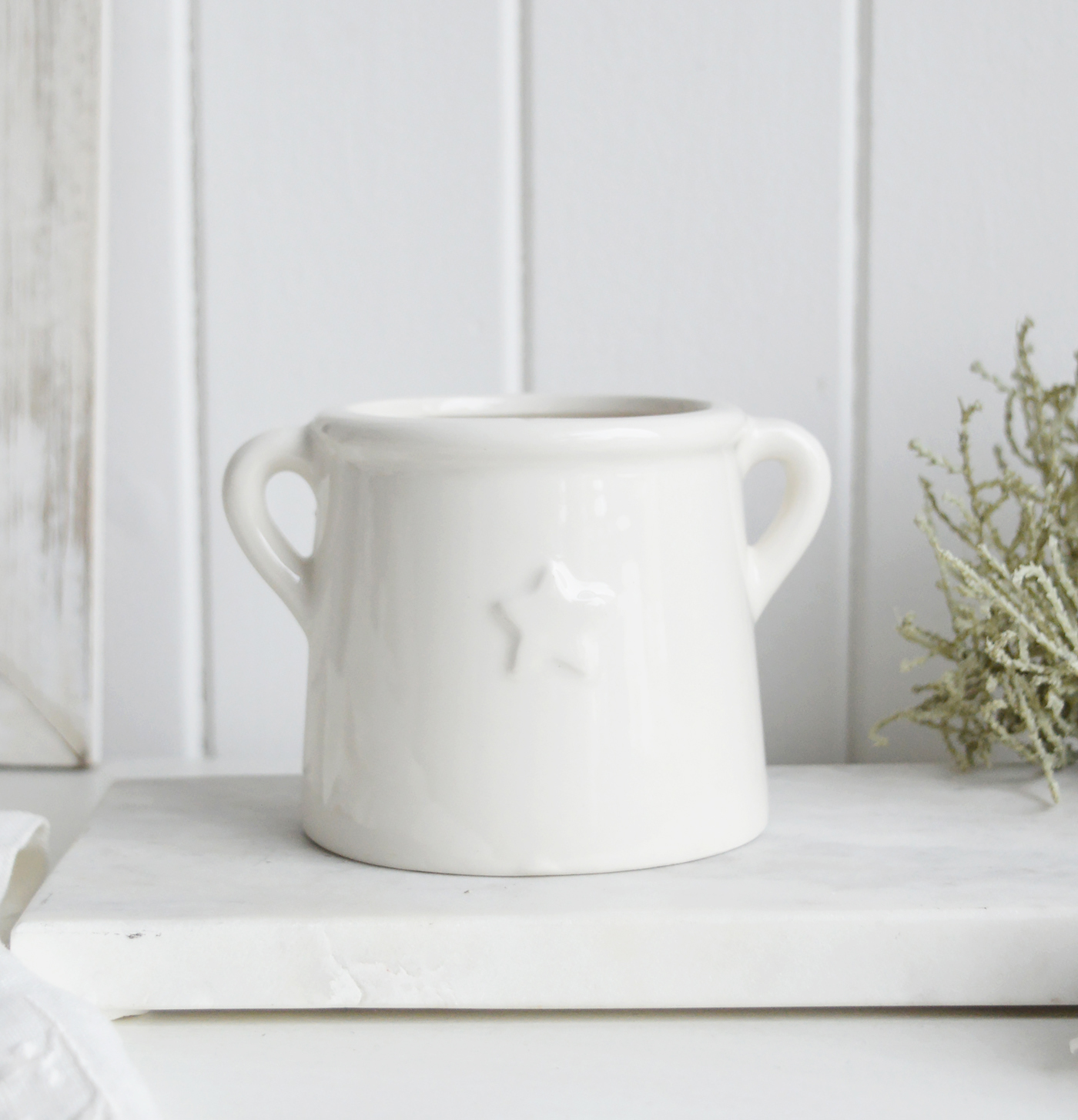 White ceramic star range for New England styling and white interiors